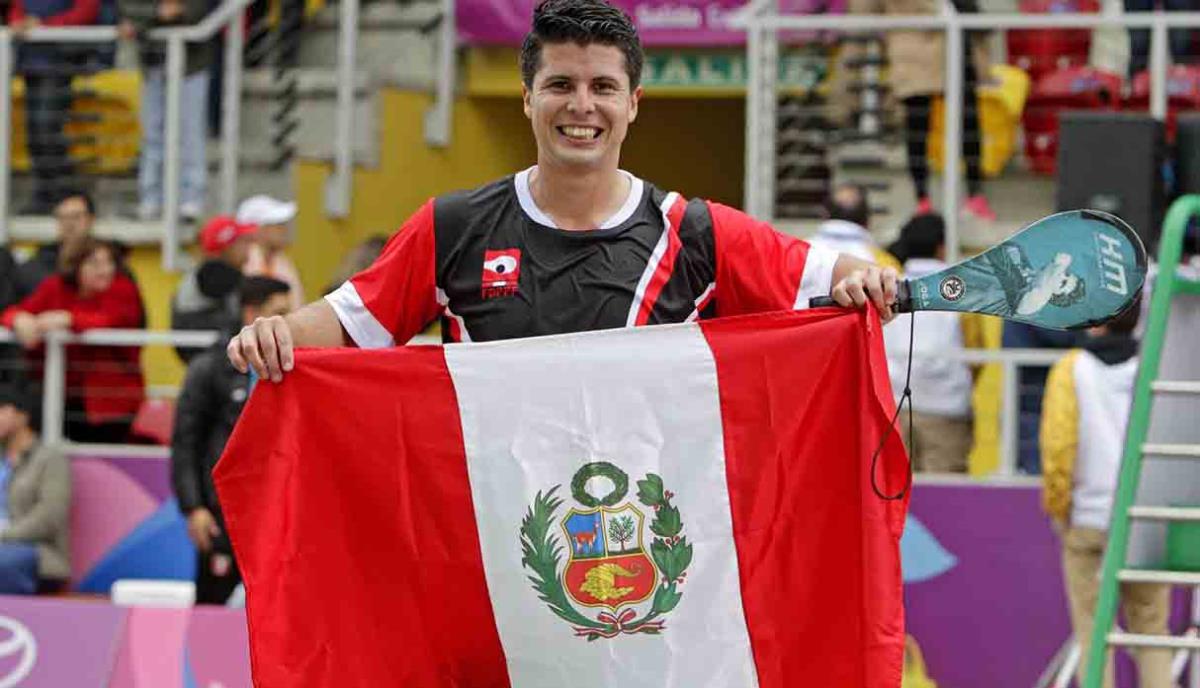 Frontista Kevin Martínez inaguró cancha que lleva su nombre - Exitosa ...