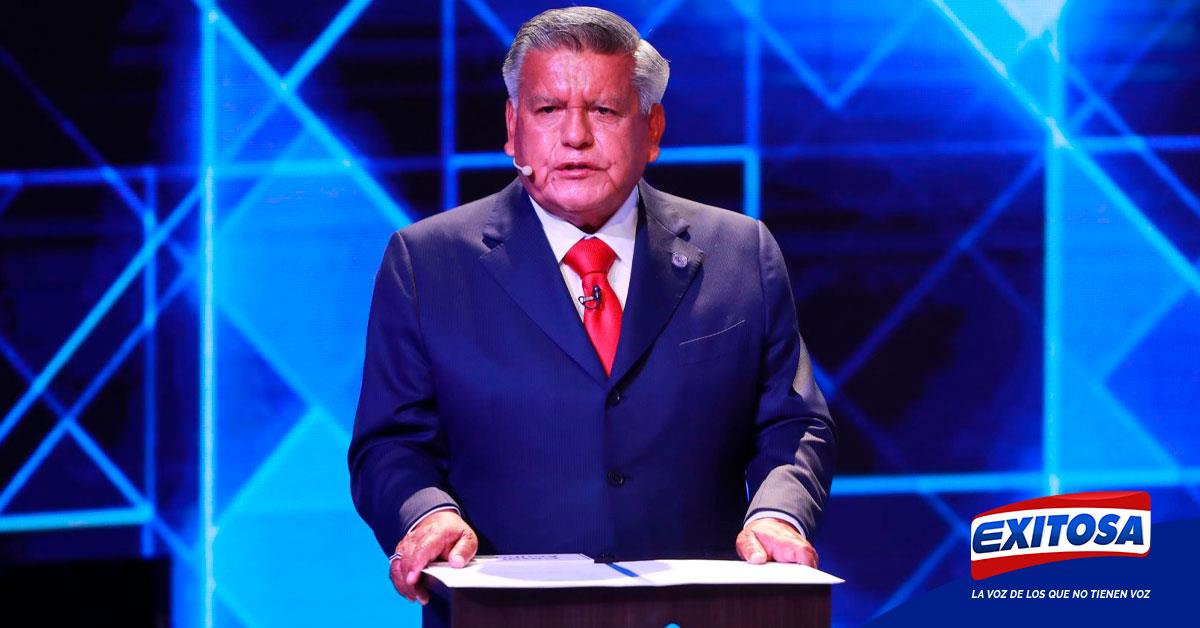 César Acuña sugirió al presidente nombrar a Máximo San Román como ...