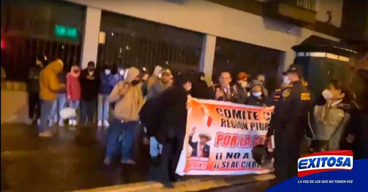 Ronderos Se Concentran En Exteriores Del Congreso Para Brindar Apoyo A