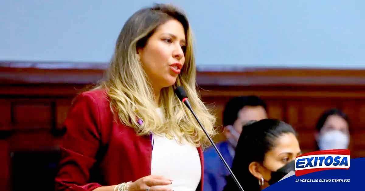 Rosselli Amuruz: "¿Hasta cuándo permitiremos que se mancille la banda ...