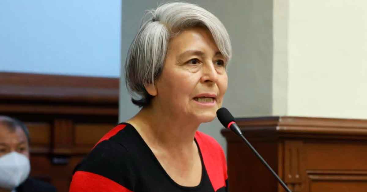 María Agüero: "Si no cambiamos la Constitución, no cambiará nada ...