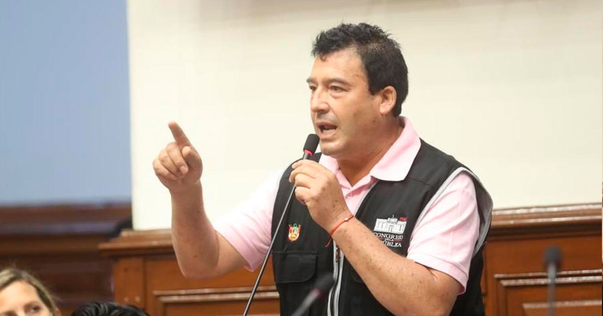 Edwin Martínez: "La presidenta no tiene que ser obligada a renunciar ...