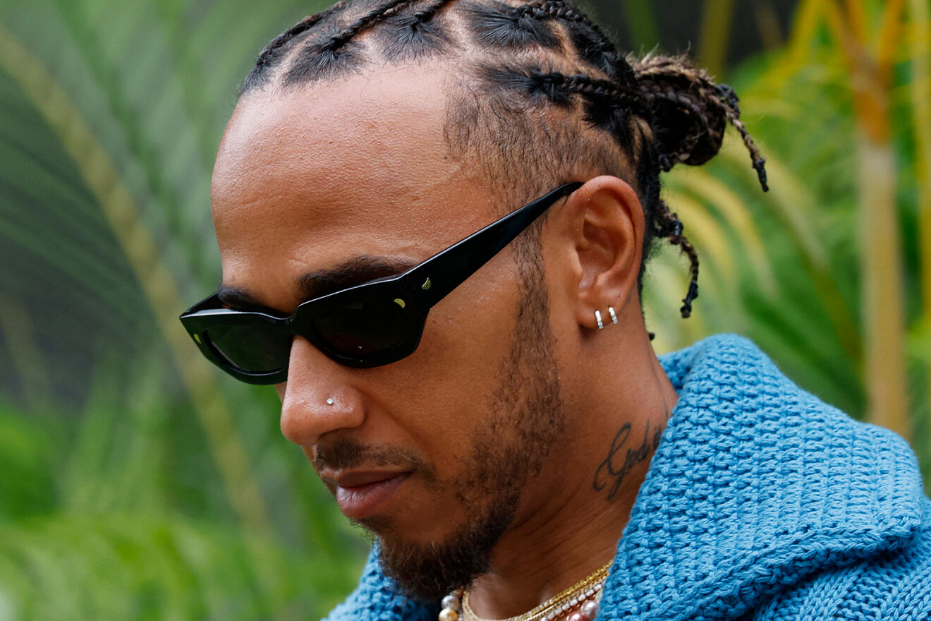Lewis Hamilton, autorizado a pilotar con sus piercings en la nariz ...