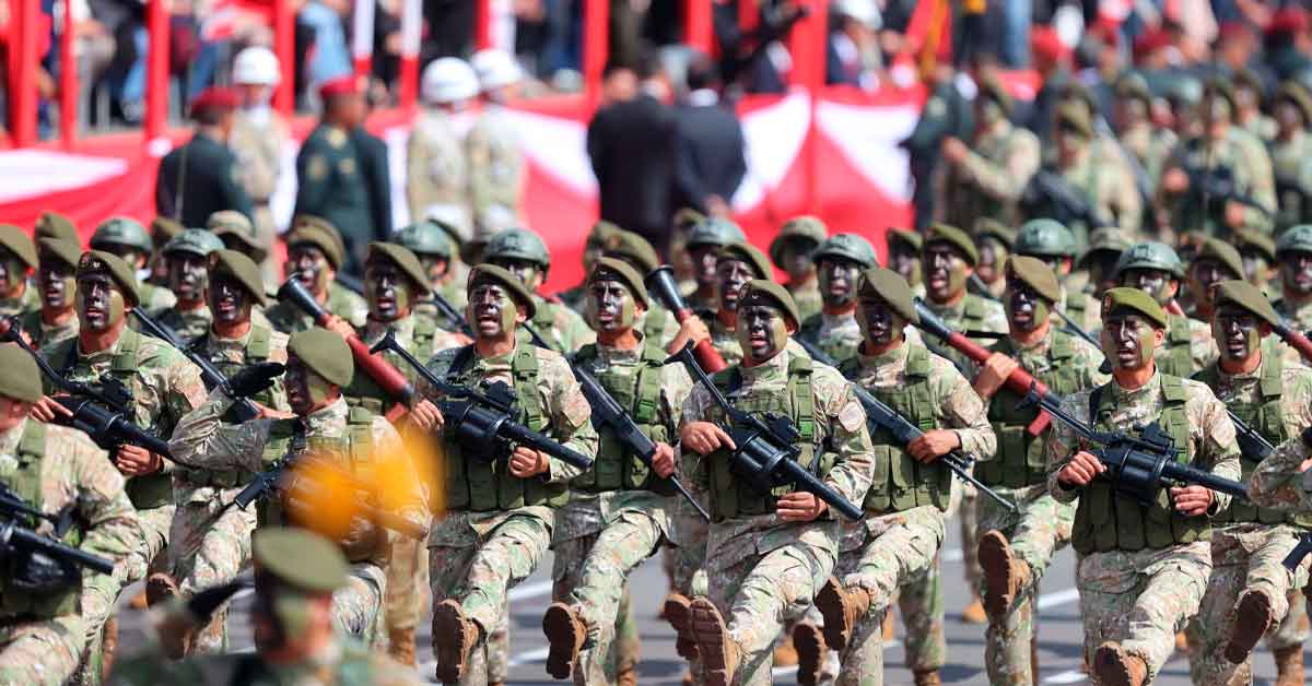 Desfile Cívico Militar 2023: Ejército Del Perú deslumbró en la avenida ...