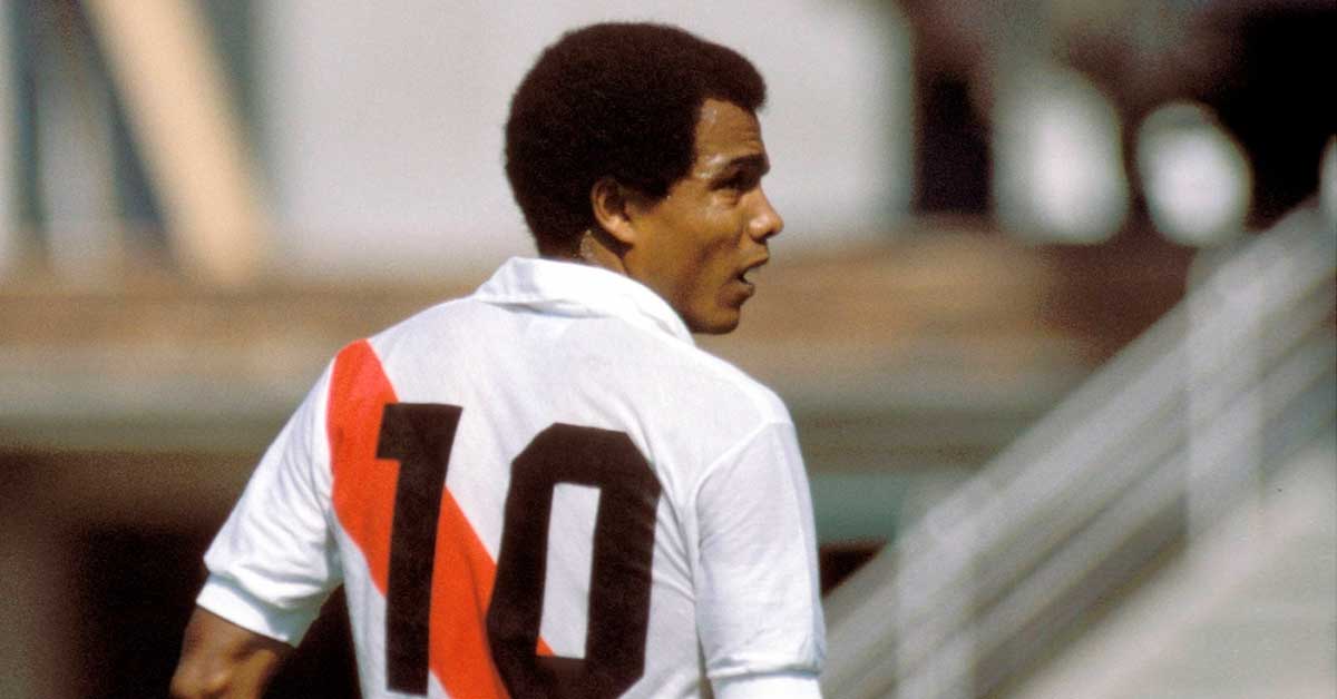 ¡Orgullo peruano! Teófilo Cubillas entre los 100 mejores jugadores de ...