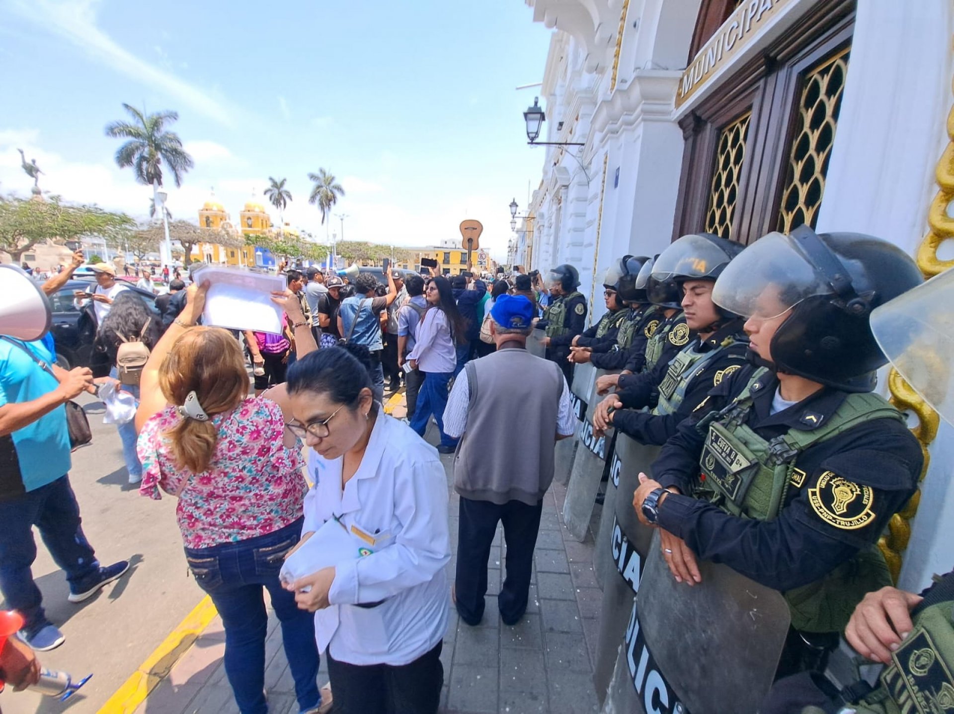 Alcalde de Trujillo, Arturo Fernández, se salva de la vacancia por un ...