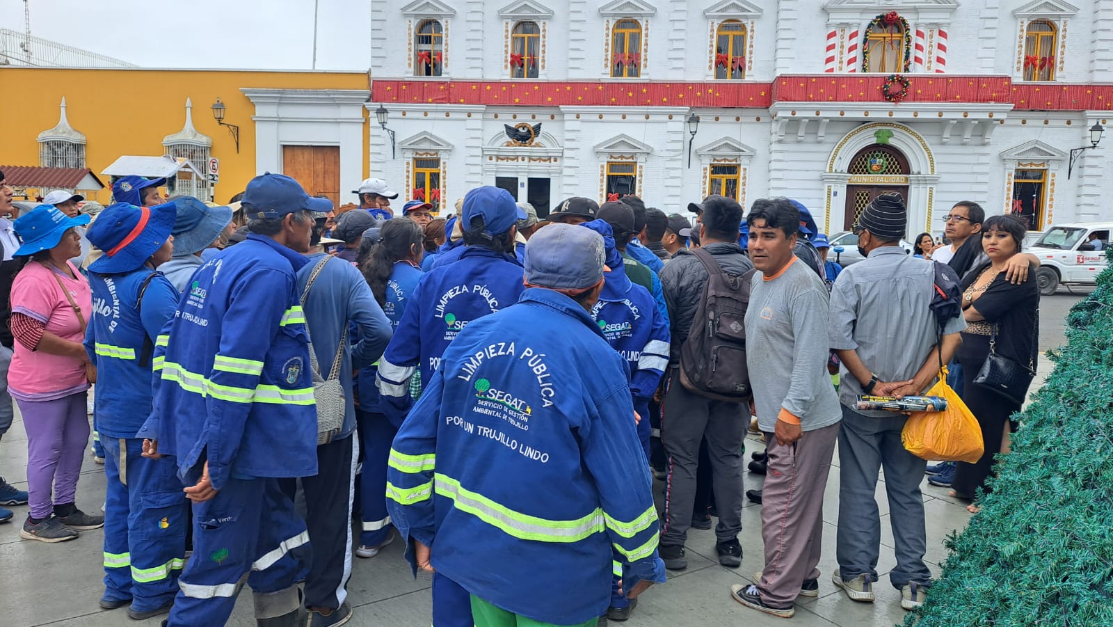Trabajadores del Segat no limpiarán Trujillo hasta que les depositen su ...
