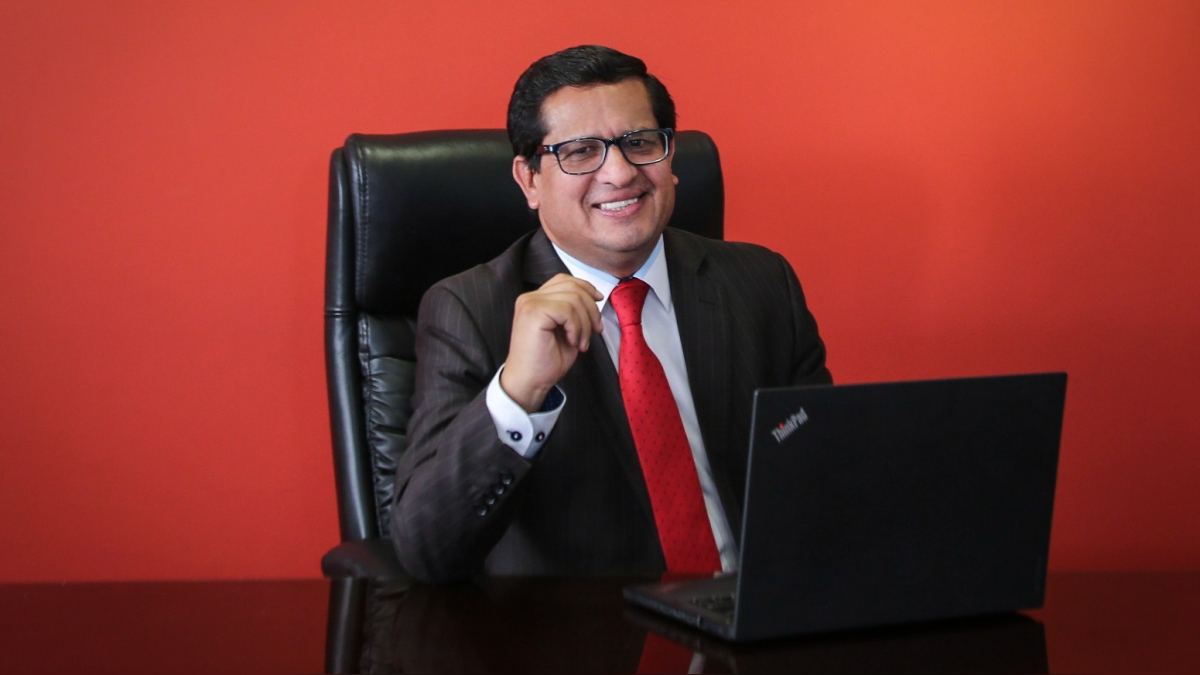 Eligen a Jorge Solis como Presidente del Directorio de Caja Huancayo ...