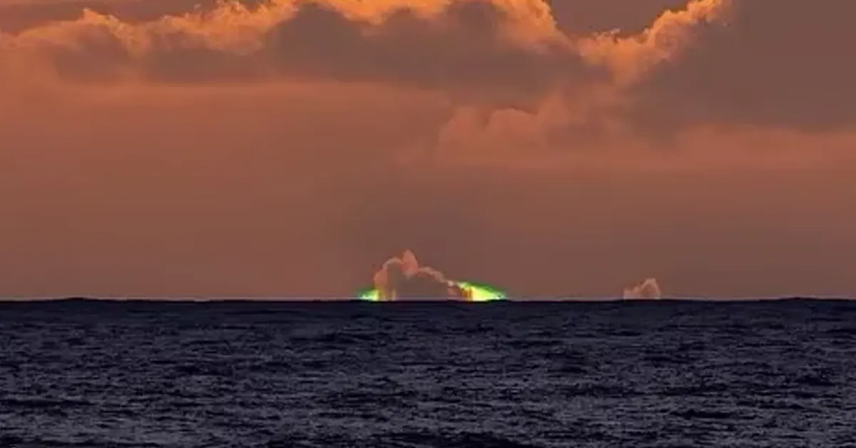 ¿Fenómeno paranormal? Increíble destello verde fue captado sobre el ...