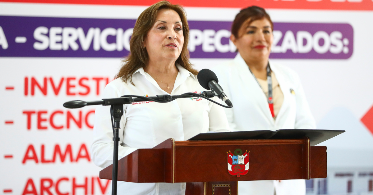 Dina Boluarte: "Queremos pasar a la historia como la primera mujer presidenta que se preocupó ...
