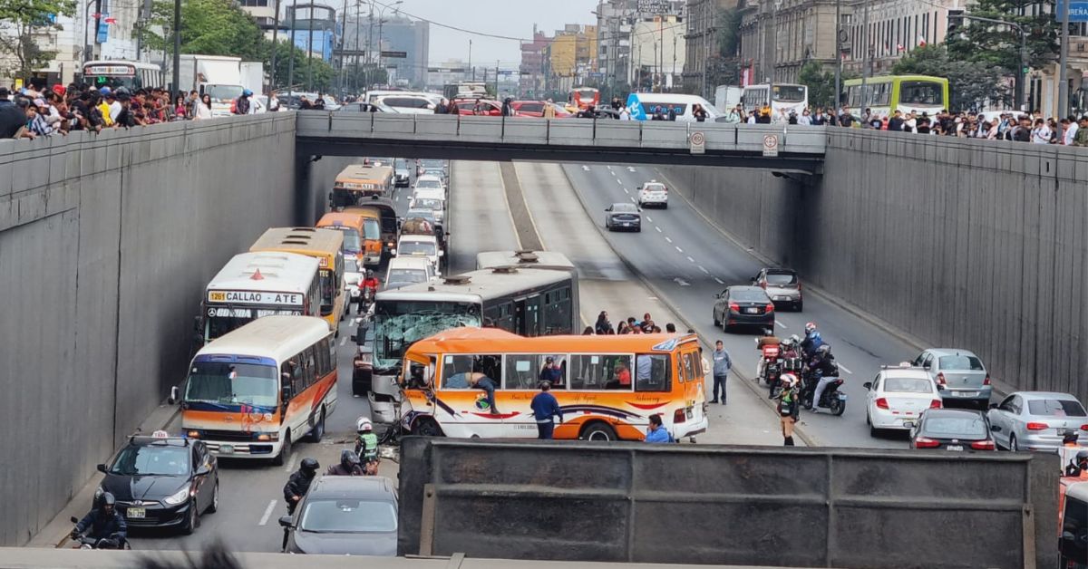 Buses de 'El Anconero' y Metropolitano chocan en vía exclusiva a la ...