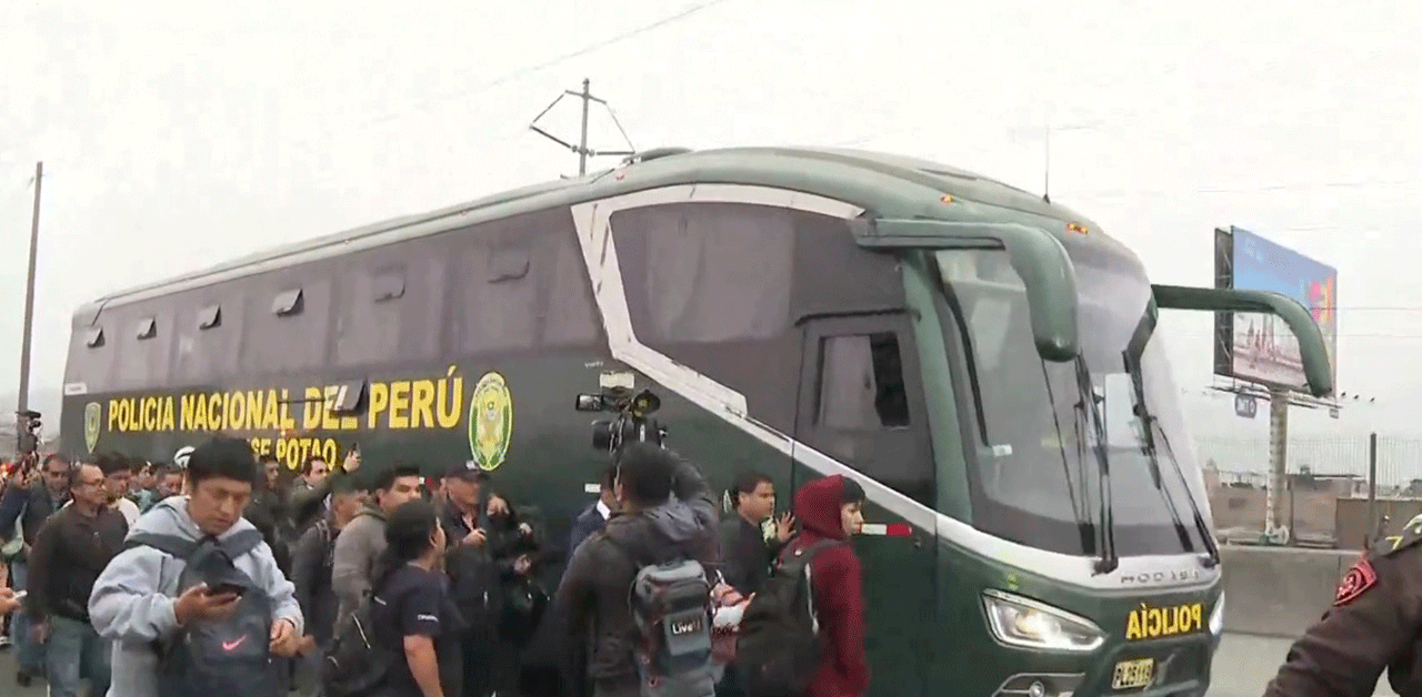 Paro de transportistas: Policía Nacional despliega 28 buses para el traslado de pasajeros ...