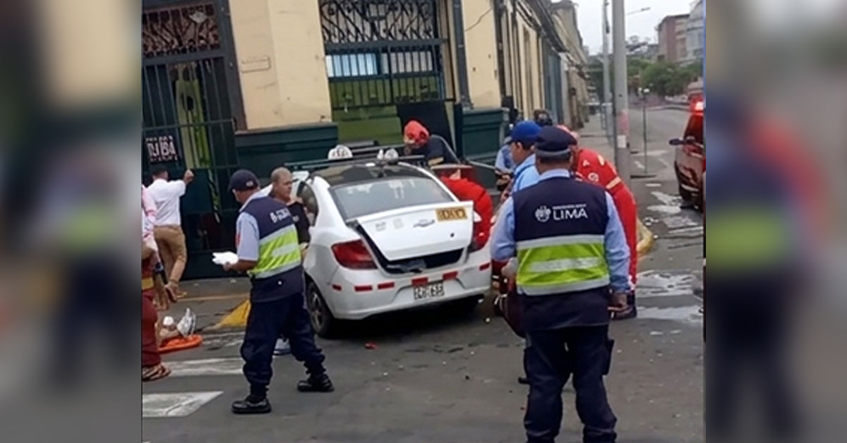 Cercado de Lima: Violento choque entre dos vehículos deja tres heridos ...